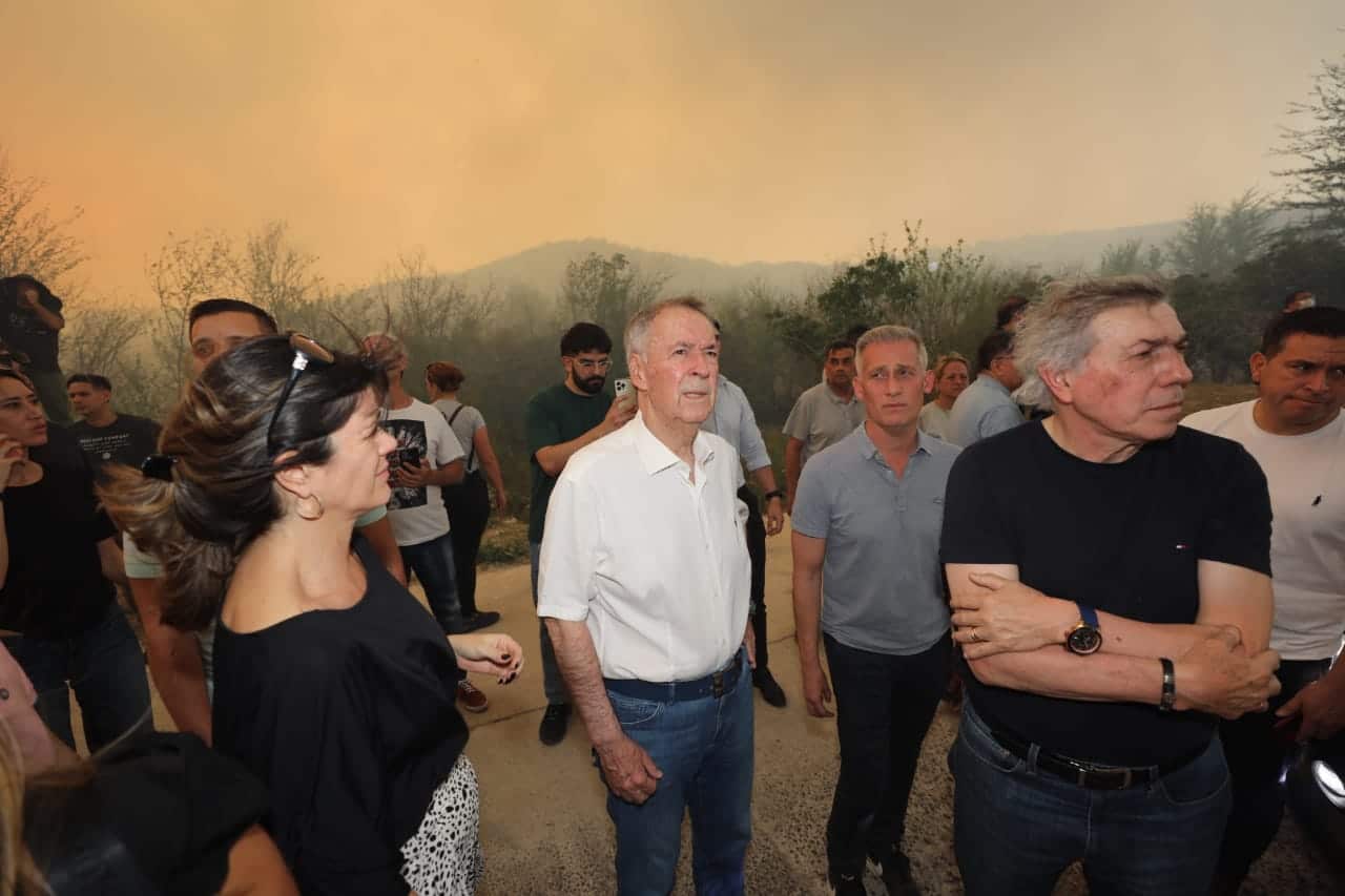 Córdoba: Juan Schiaretti, evacuado en medio del atroz incendio forestal ...