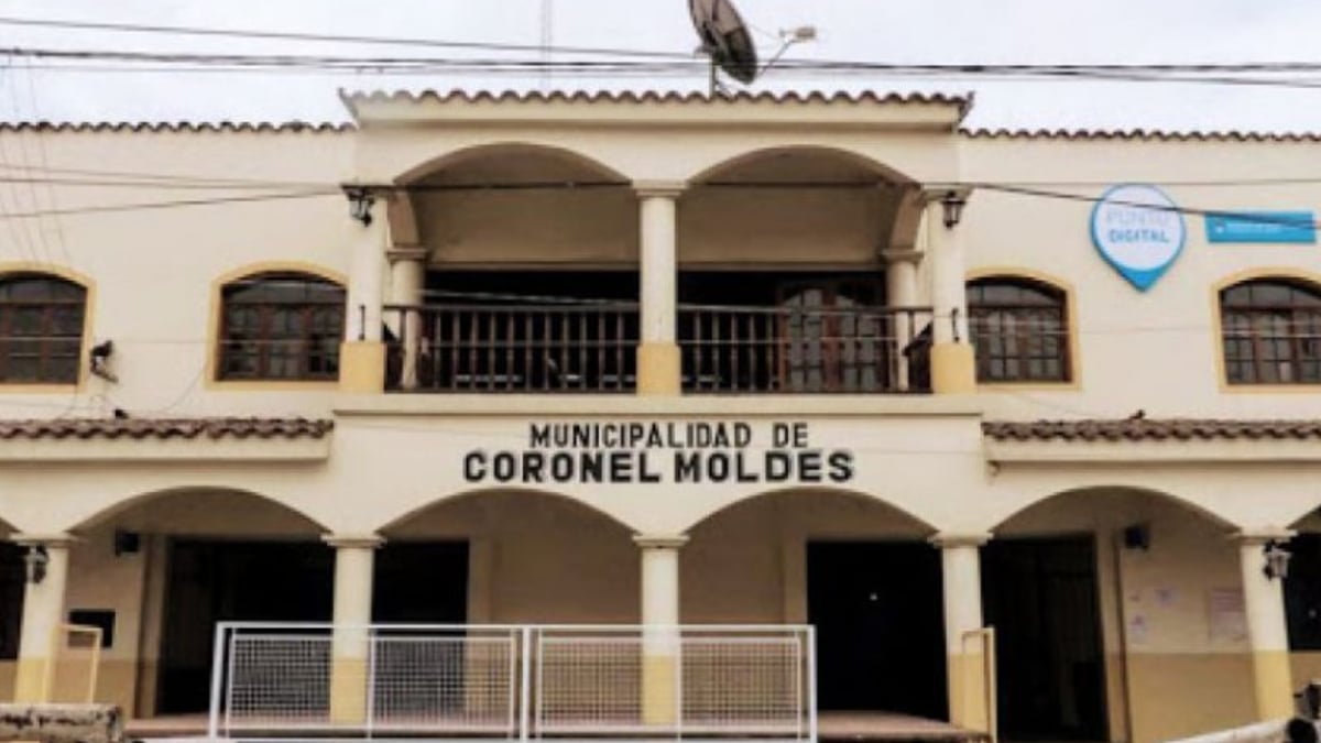 Denuncian gastos millonarios de parte de la Municipalidad de Coronel Moldes - Elintra.com.ar