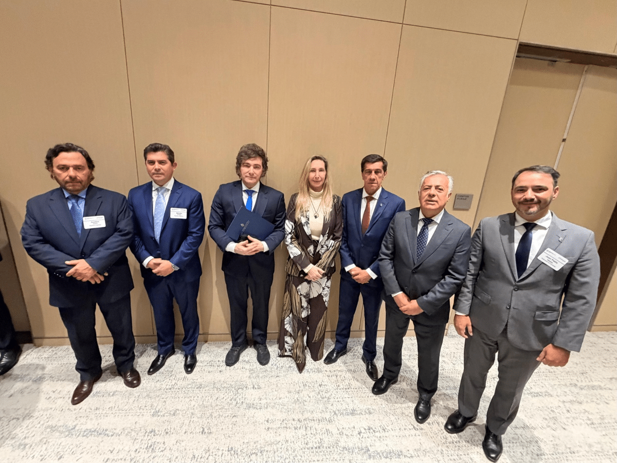 Gustavo Sáenz y Javier Milei, juntos en la Argentina Week - Elintra.com.ar